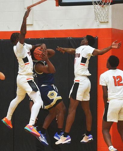 Callahan's late bucket lifts Benton Harbor to win over Niles in ...