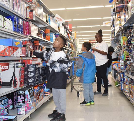 Present Pillars gives Benton Harbor youth a shopping experience ...