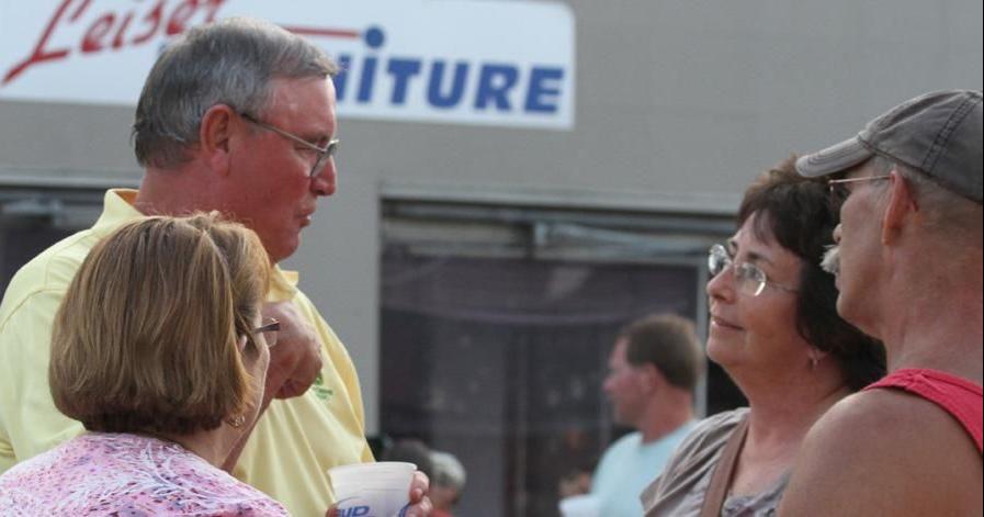 Kibitzing at the Corn Bowl | News | herscherpilot.com