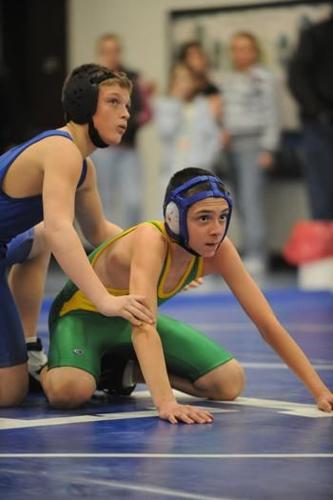 WRESTLING: Jr. high grapplers compete in sectional | Sports ...