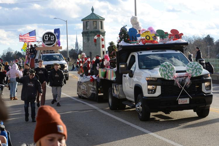 Huge turnout for annual VFW Santa Parade | Local News | hgazette.com