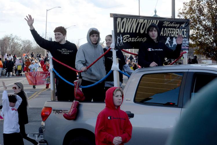 Huge turnout for annual VFW Santa Parade | Local News | hgazette.com