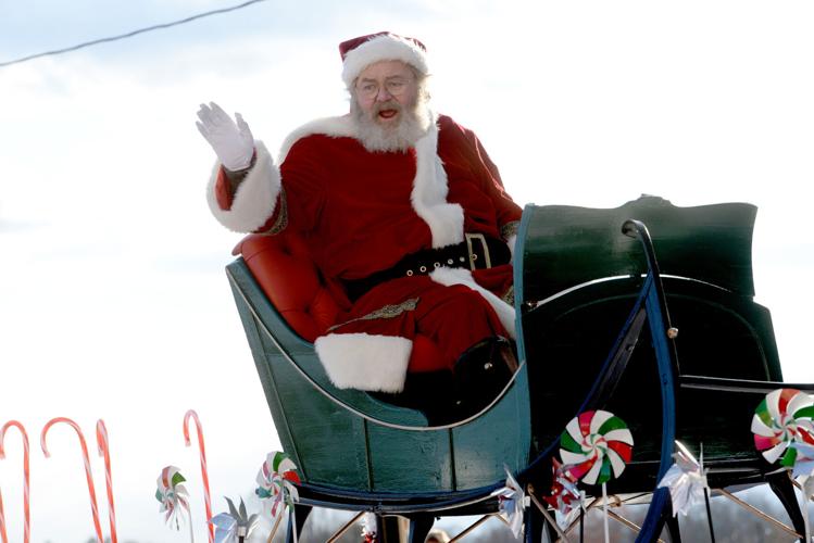 Huge turnout for annual VFW Santa Parade | Local News | hgazette.com