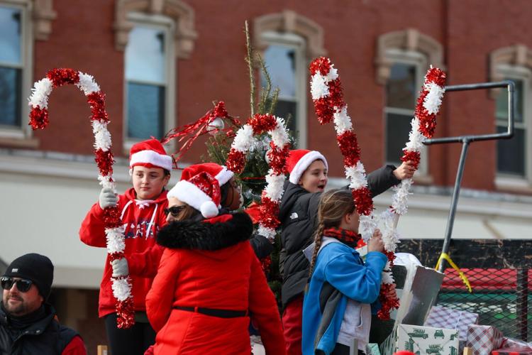 Santa parade draws thousands of viewers on diamond anniversary of event ...