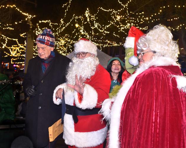 SLIDESHOW: Haverhill's Santa Stroll | Gallery | hgazette.com