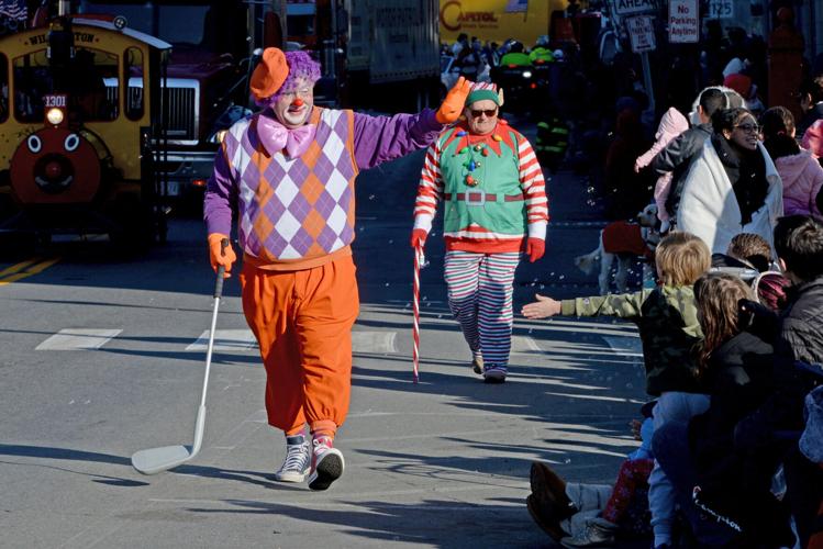 Huge turnout for annual VFW Santa Parade | Local News | hgazette.com