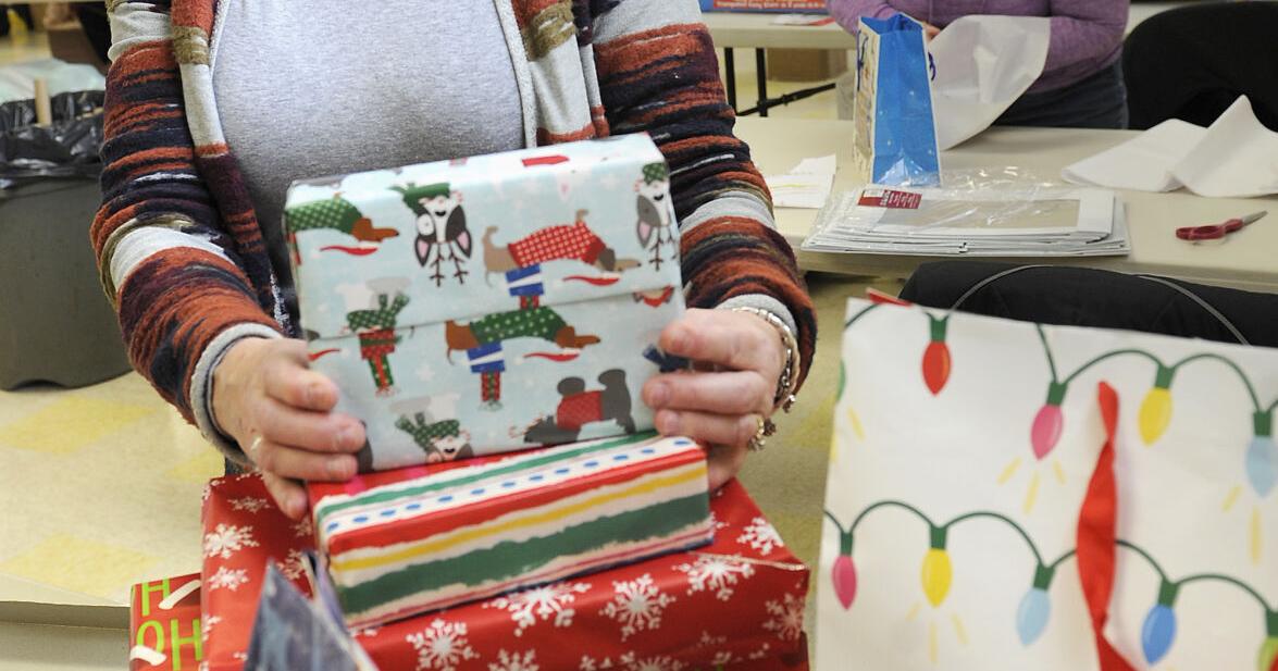 'Santa's Helpers' needed for foster children's holiday gifts ...