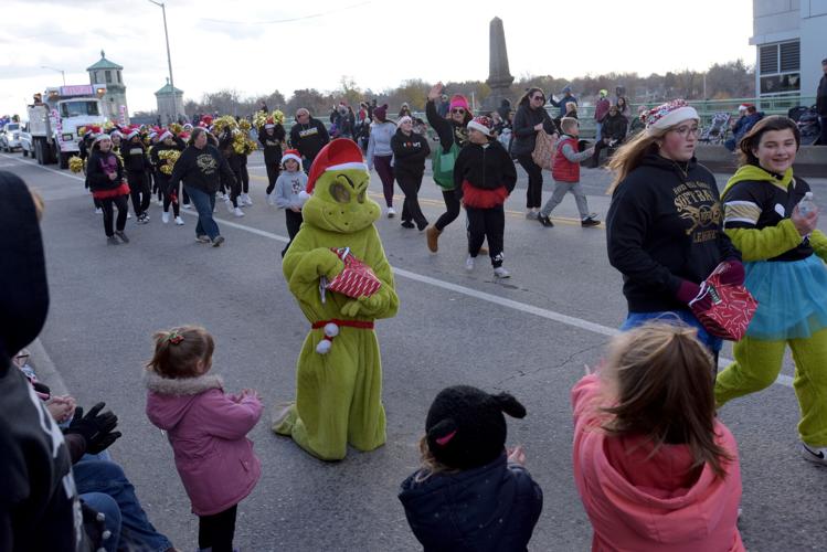 Huge turnout for annual VFW Santa Parade | Local News | hgazette.com