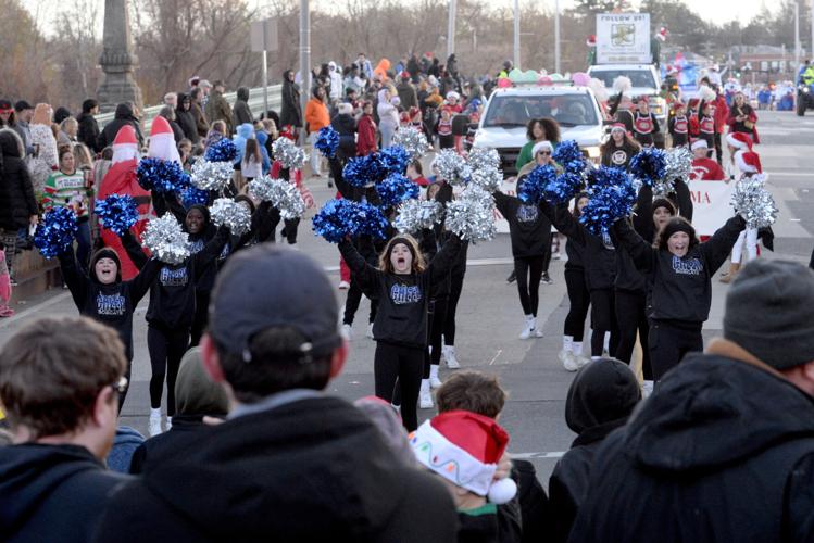 Huge turnout for annual VFW Santa Parade | Local News | hgazette.com