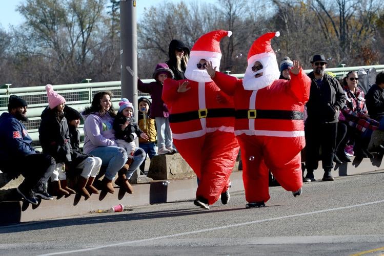 Huge turnout for annual VFW Santa Parade | Local News | hgazette.com