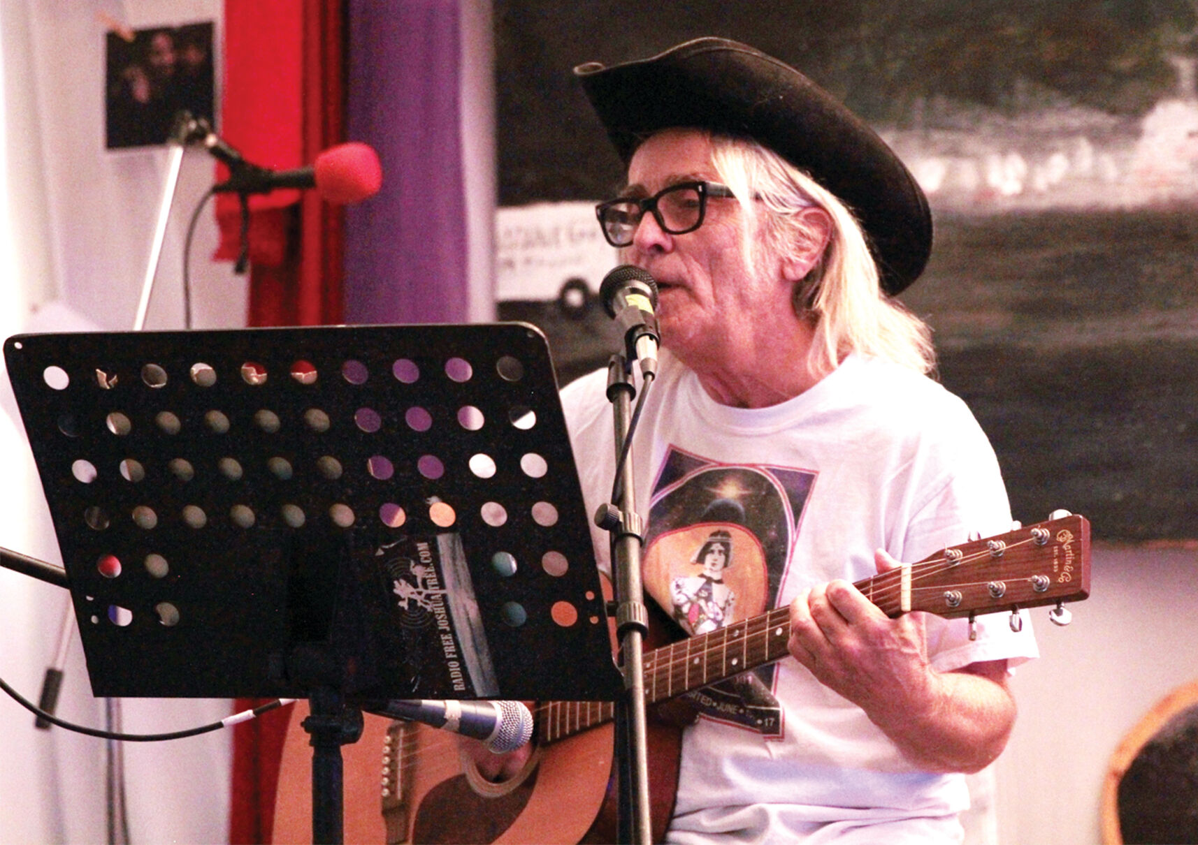 If I could see your face...Locals keep Parsons’ cosmic American spirit ...