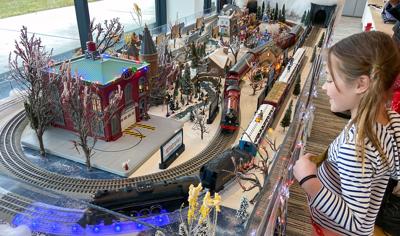 Friends of Logan Library puts on first holiday train display | News ...