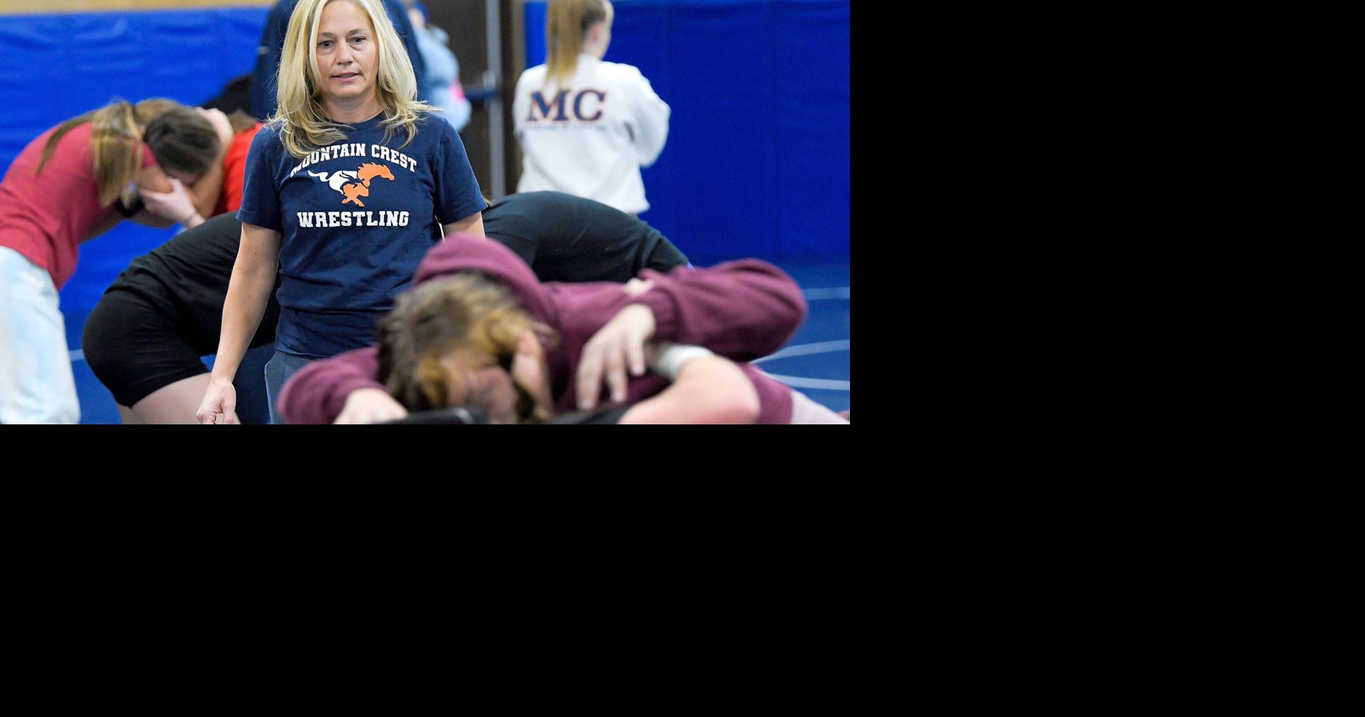 Susan Dart wins wrestling coach of the year award | News | hjnews.com