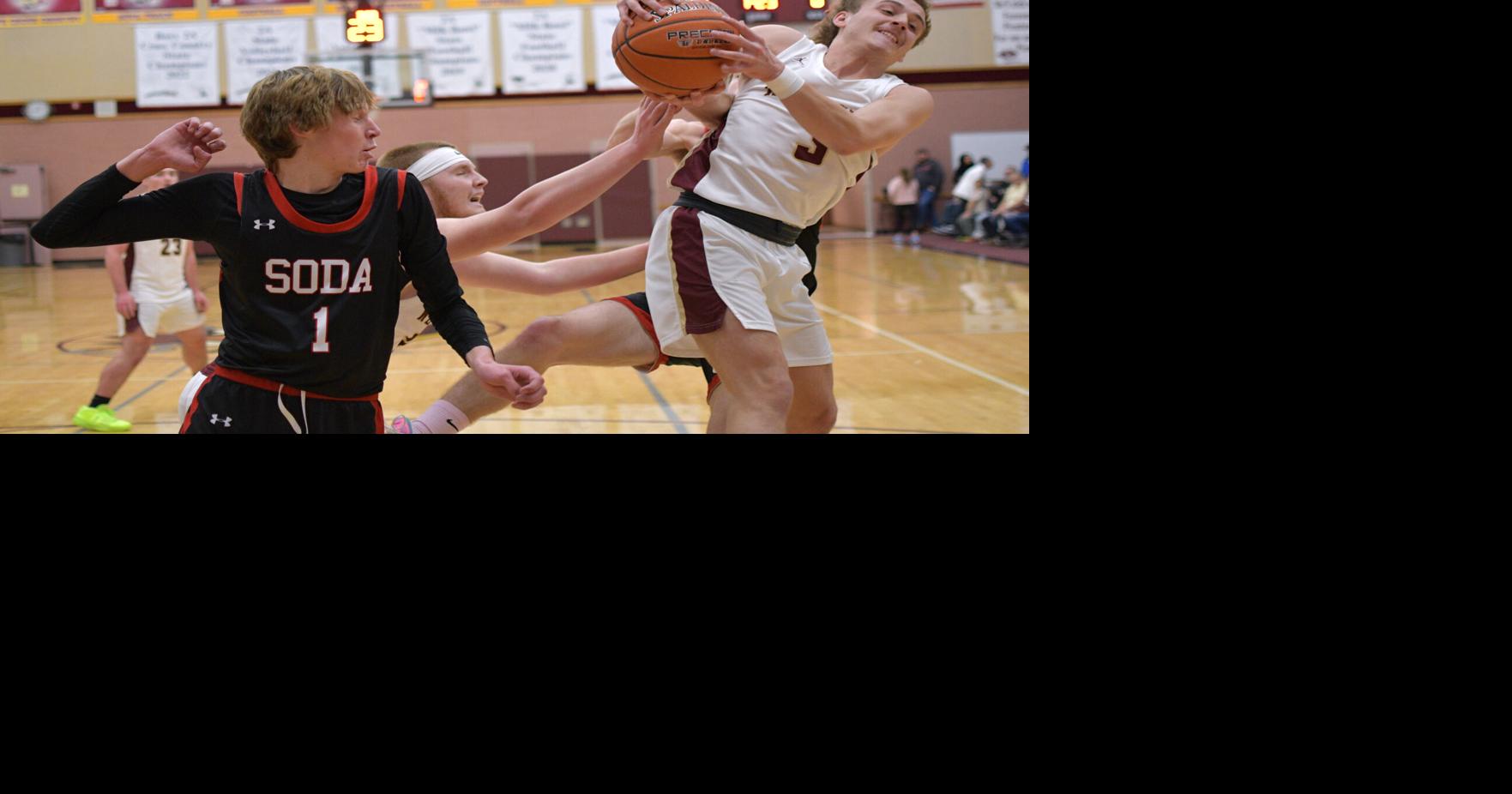 Prep boys hoops: Pirates edged by Trojans in 2A third-place game ...