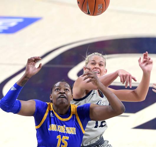 Photo Gallery: USU-San Jose State Basketball | Multimedia | hjnews.com