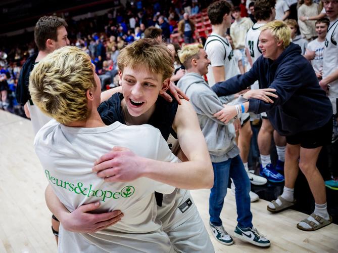 Prep boys hoops: Wolves storm past Flyers and into first 4A title ...
