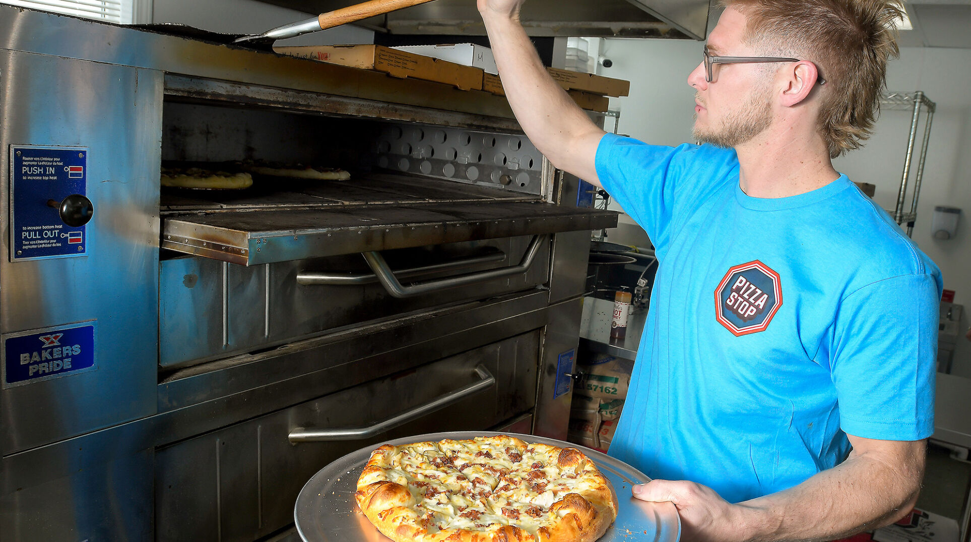 Pizza stop store