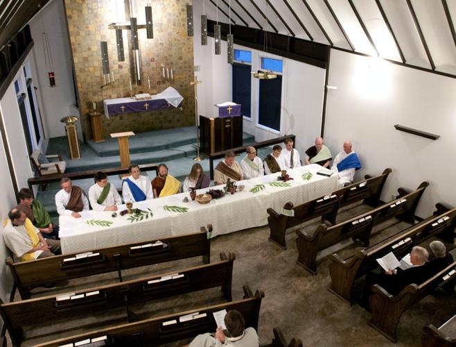 'An intimate moment': On Maundy Thursday, Lutheran church reenacts Last ...