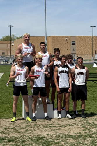 Grizzlies dominate at track and field districts with boys winning first ...