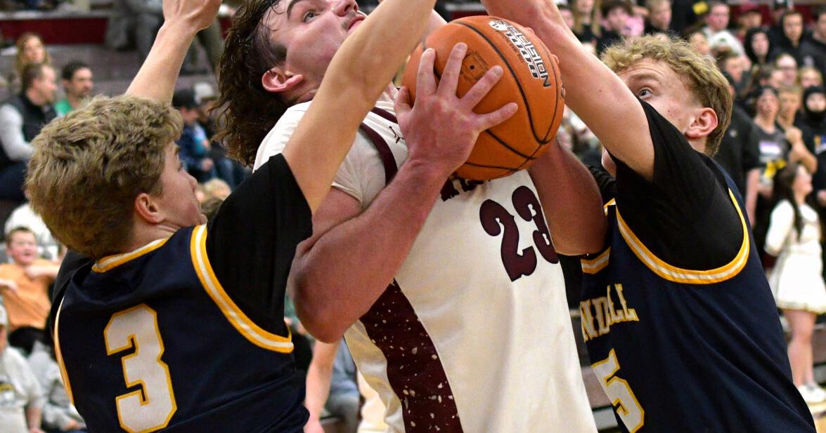 Prep boys hoops: Pirates bounced from district tourney by No. 1 Hornets ...