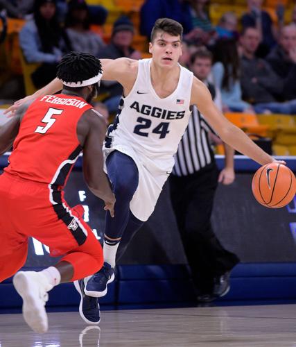 Photo Gallery: USU-Youngstown State Basketball | Multimedia | hjnews.com