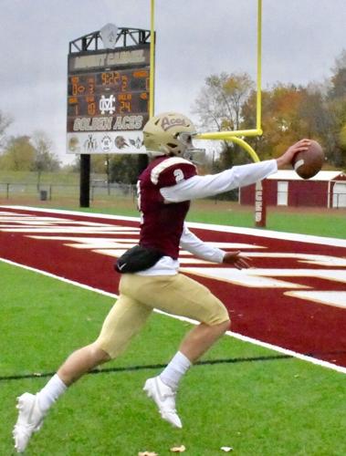 Mount Carmel Aces win in first round against Benton 24-17 | Sports ...