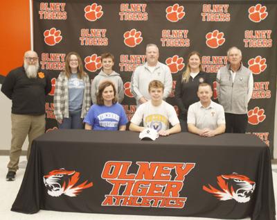 Nealis signs LOI at VU | Sports | hometownregister.com