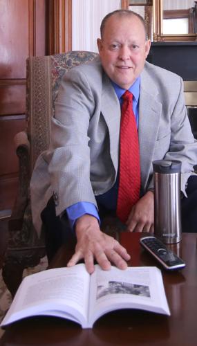 Mark Garrison presenting his book | | hometownregister.com