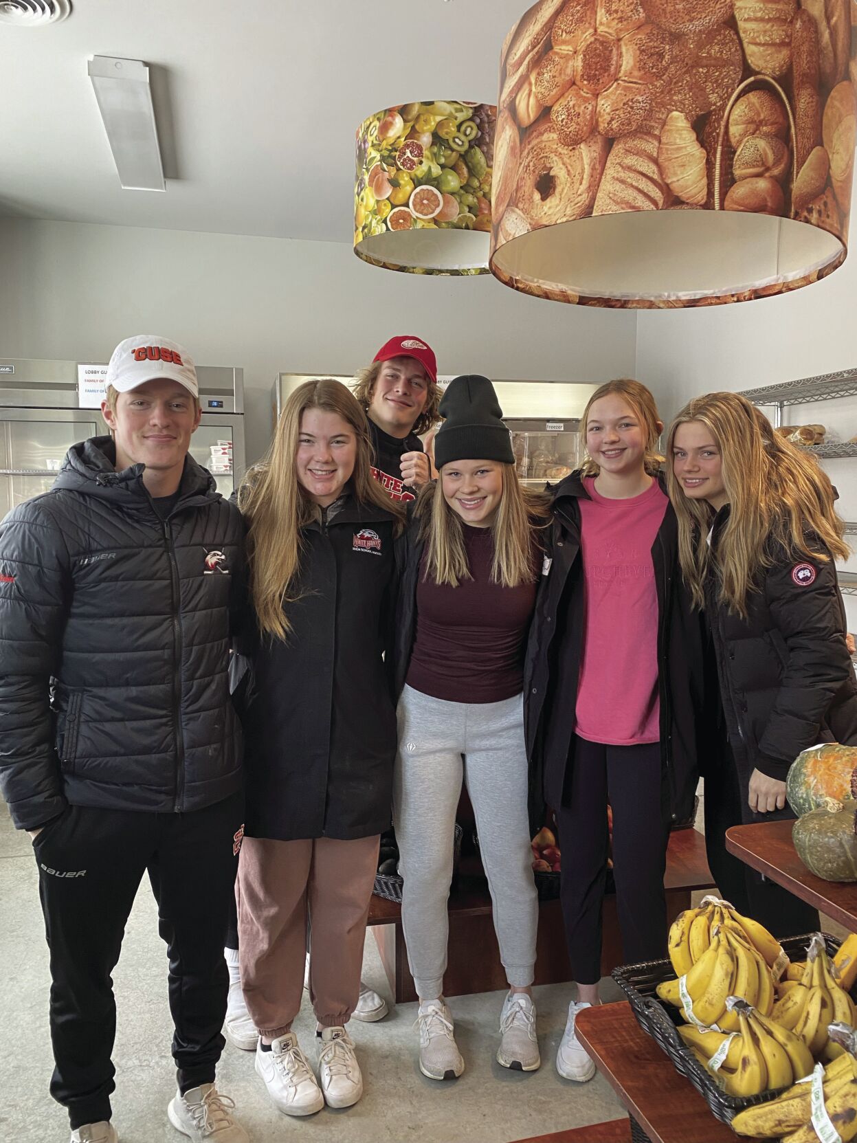 Westonka hockey works to fill food shelf | Sports | hometownsource.com