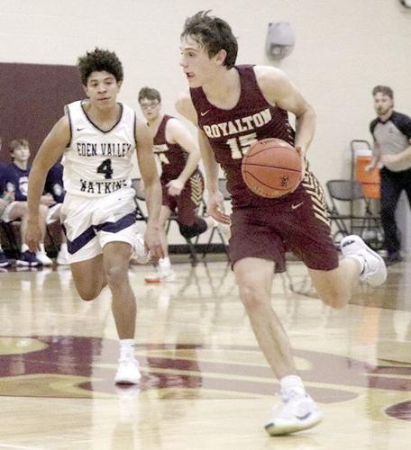 Royalton boys battle on the court | Sports | hometownsource.com