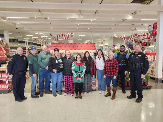 Holiday shopping fun | Free | hometownsource.com