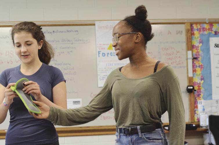 South View Middle School students try the no-phone challenge | Sun ...