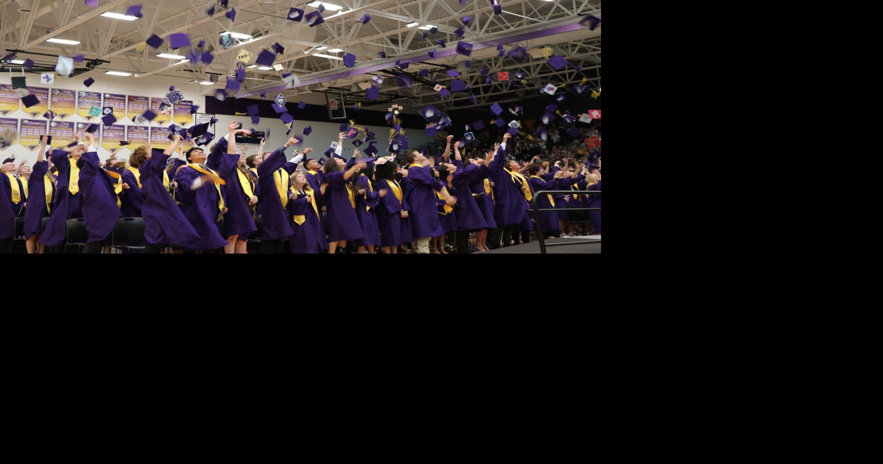 Seniors take final Wildcat walk | Community | hometownsource.com