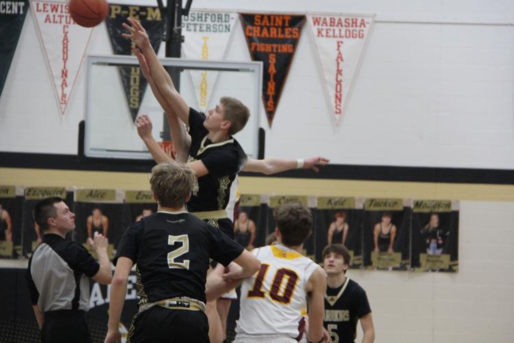 Caledonia boys basketball picks up 2 wins | Sports | hometownsource.com