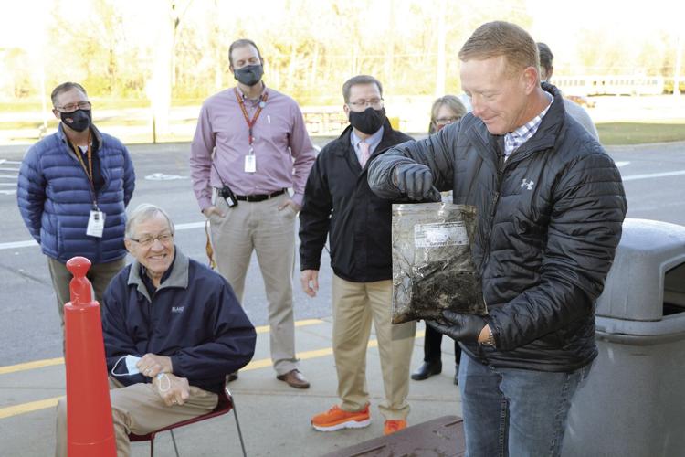 McGuire students open time capsule in Lakeville | Free | hometownsource.com