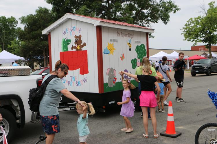 Children dress as storybook characters in Dew Days Kiddie Parade | Free ...