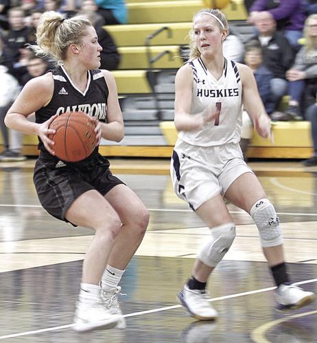 Warrior girls have close encounter with Huskies | Sports ...