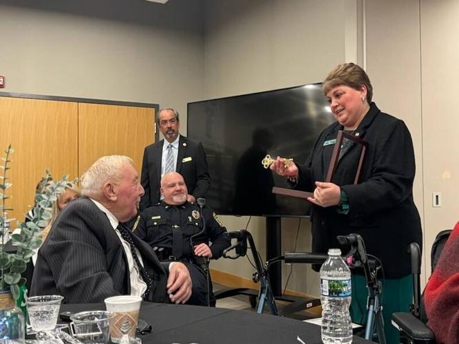 Dignitaries mark mayor's retirement | Community | hometownsource.com