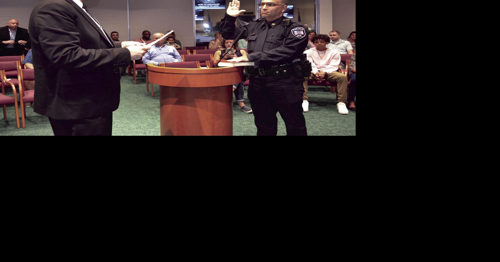 PHOTOS: Deputy Police Chief Brian Hubbard takes oath | | hometownsource.com