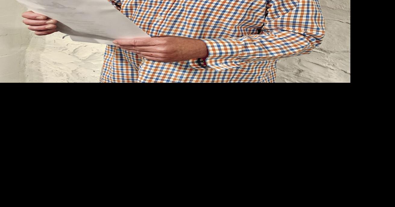 ‘The Bard of Cambridge’ shares poetry at Leader | Local News ...