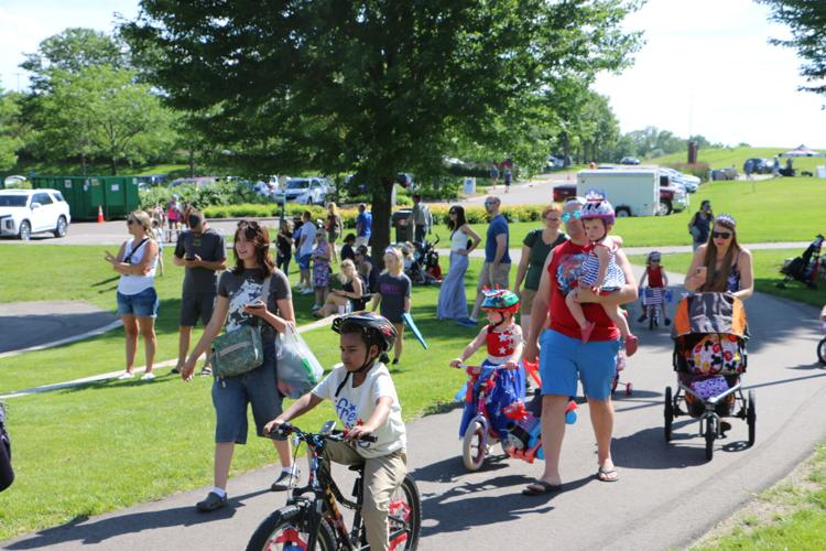 Youngsters celebrate holiday at Eagan Funfest bike parade | Free ...