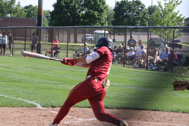 Crimson baseball falls to elimination bracket | Sports | hometownsource.com