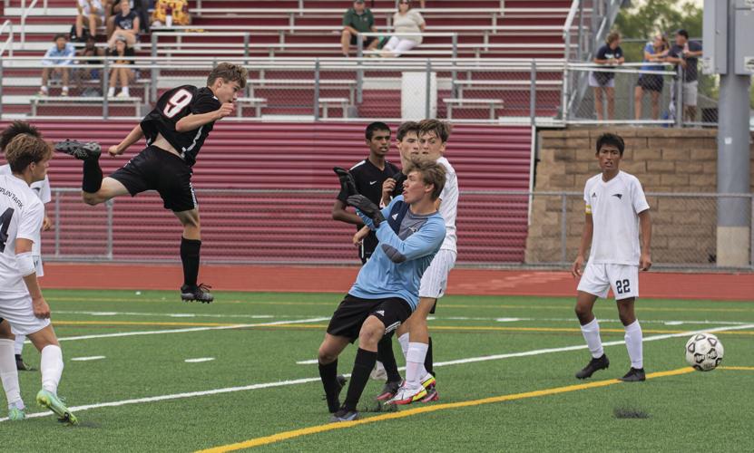 Maple Grove soccer finds motivation for 2022 | Sports | hometownsource.com