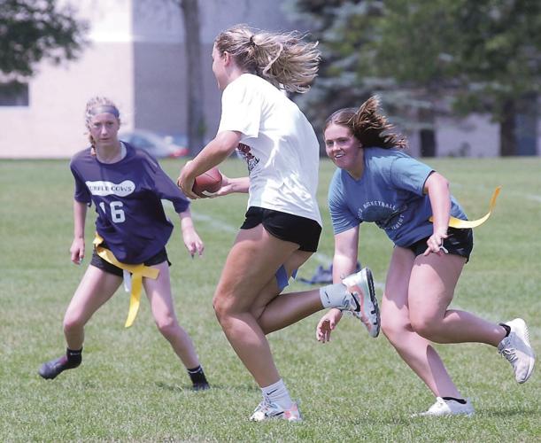 Girls grab football opportunity, run with it | Sports | hometownsource.com