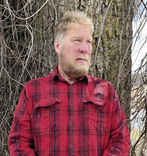 ‘The Bard of Cambridge’ shares poetry at Leader | Local News ...