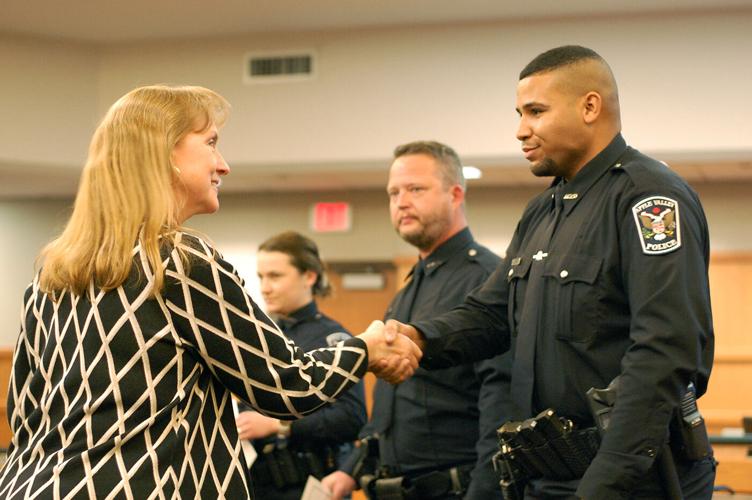 Apple Valley welcomes new police officers | Free | hometownsource.com