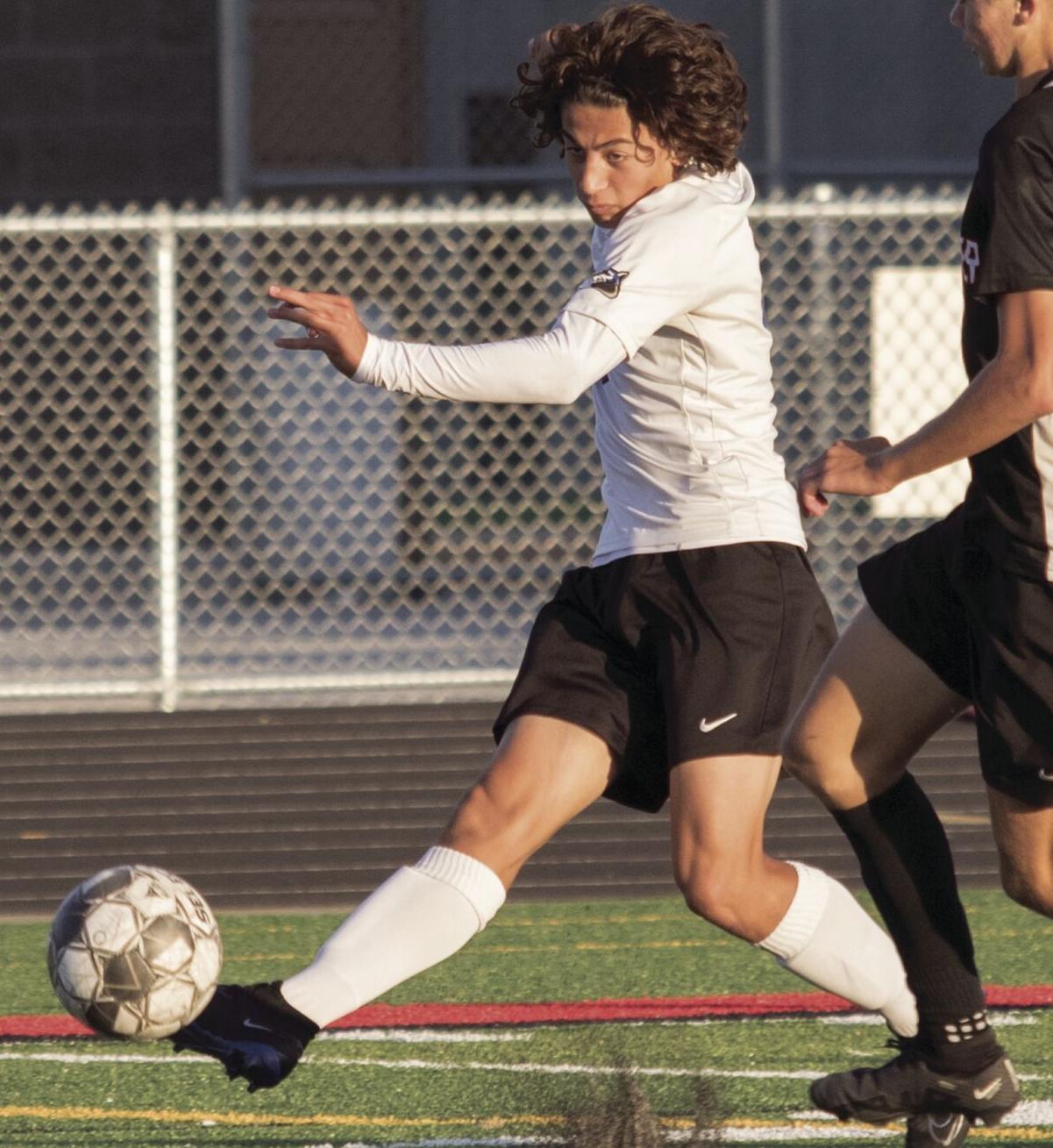 Win for Rogers boys soccer team | Sports | hometownsource.com