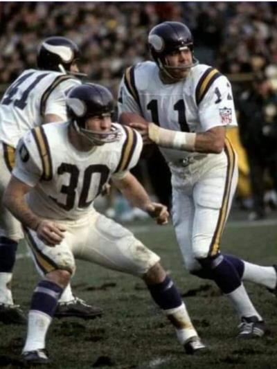 QB Kapp keyed '69 Vikes emergence | Free | hometownsource.com
