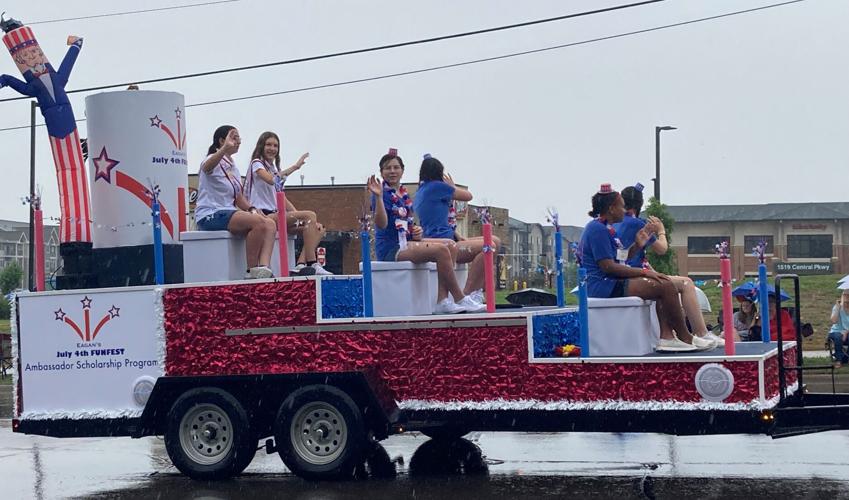 2022 Eagan Funfest Parade not dampened by rain | Eagan | hometownsource.com