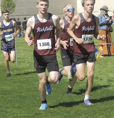 Big turnout aides Richfield cross country | Sports | hometownsource.com